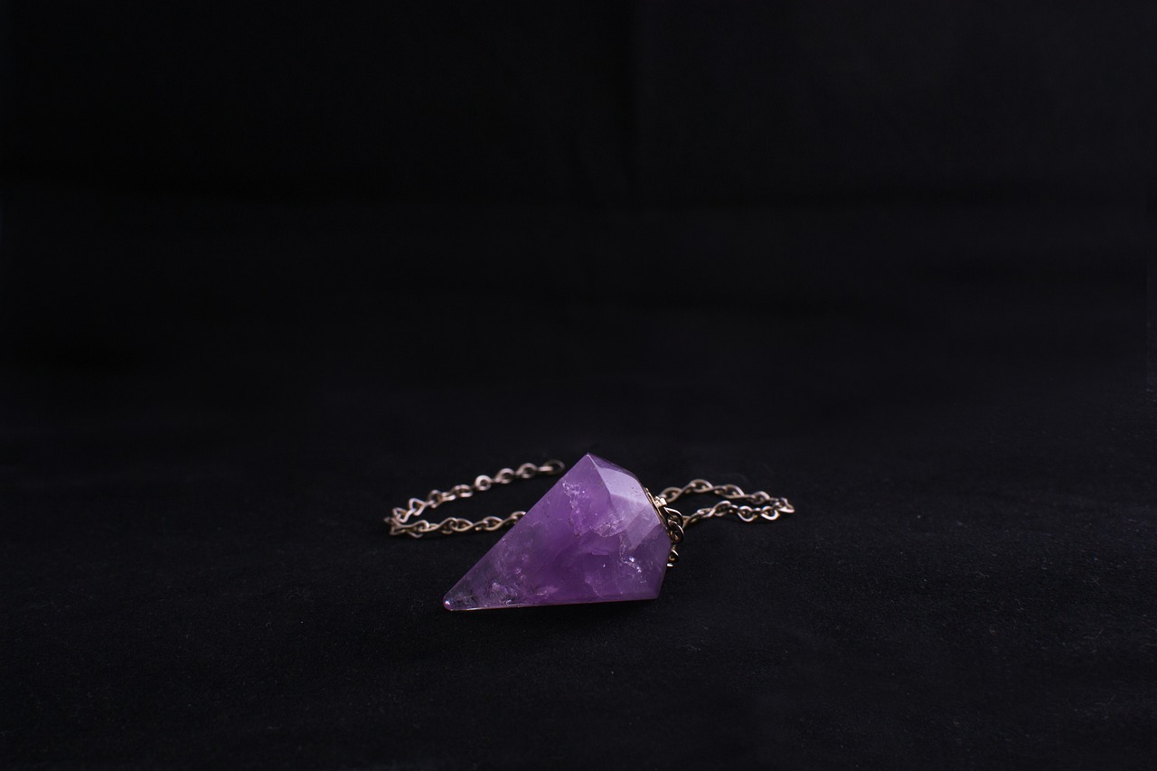 Pendulum Readings: How to Use a Pendulum | The Psychic Power Network®